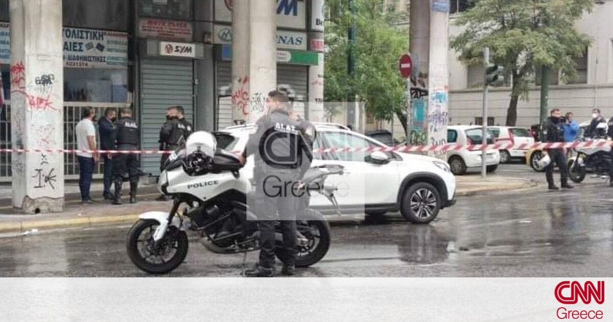 Πυροβολισμοί στο κέντρο της Αθήνας: Αυτοκίνητο εμβόλισε αστυνομικούς ...