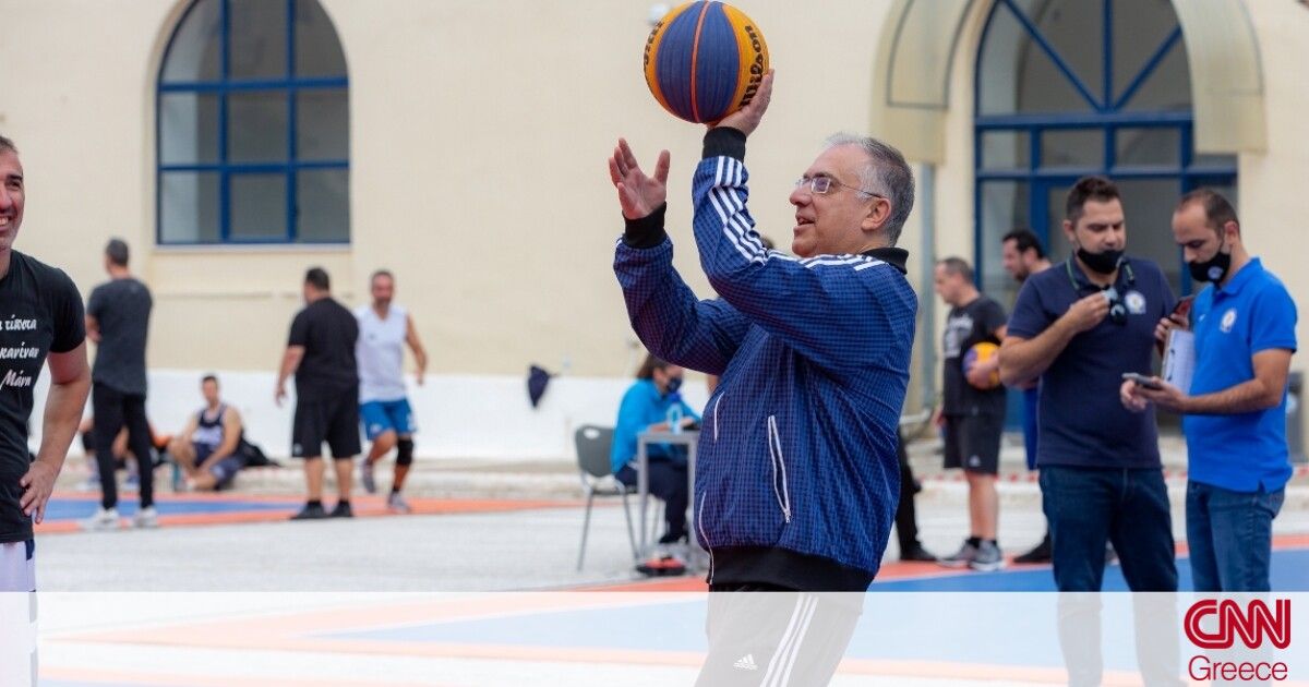 Σε τουρνουά 3Χ3 μπάσκετ της Αστυνομίας έπαιξε ο υπουργός Προστασίας του ...