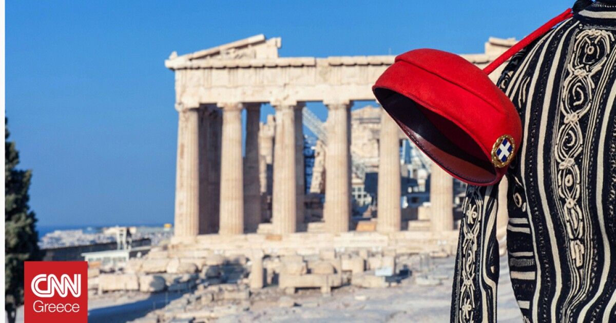 Η Ελληνίδα φωτογράφος που προβάλλει τον Εύζωνα - CNN.gr