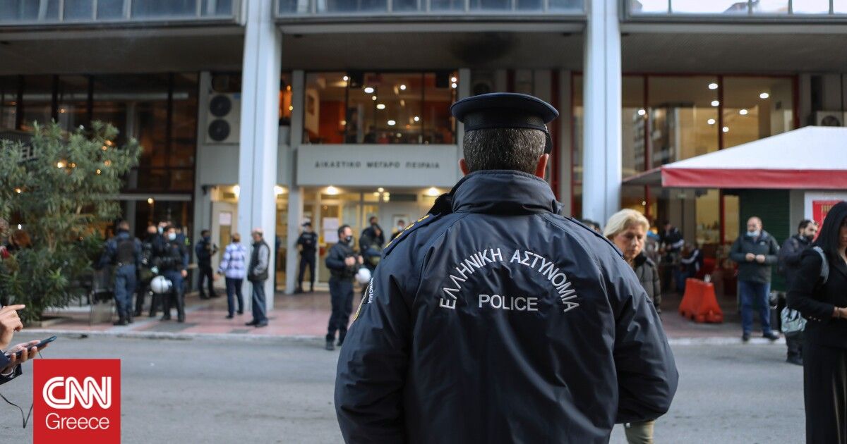 Συμπλοκή στο Πέραμα: Στα δικαστήρια Πειραιά παρουσιάστηκε ο 14χρονος ...