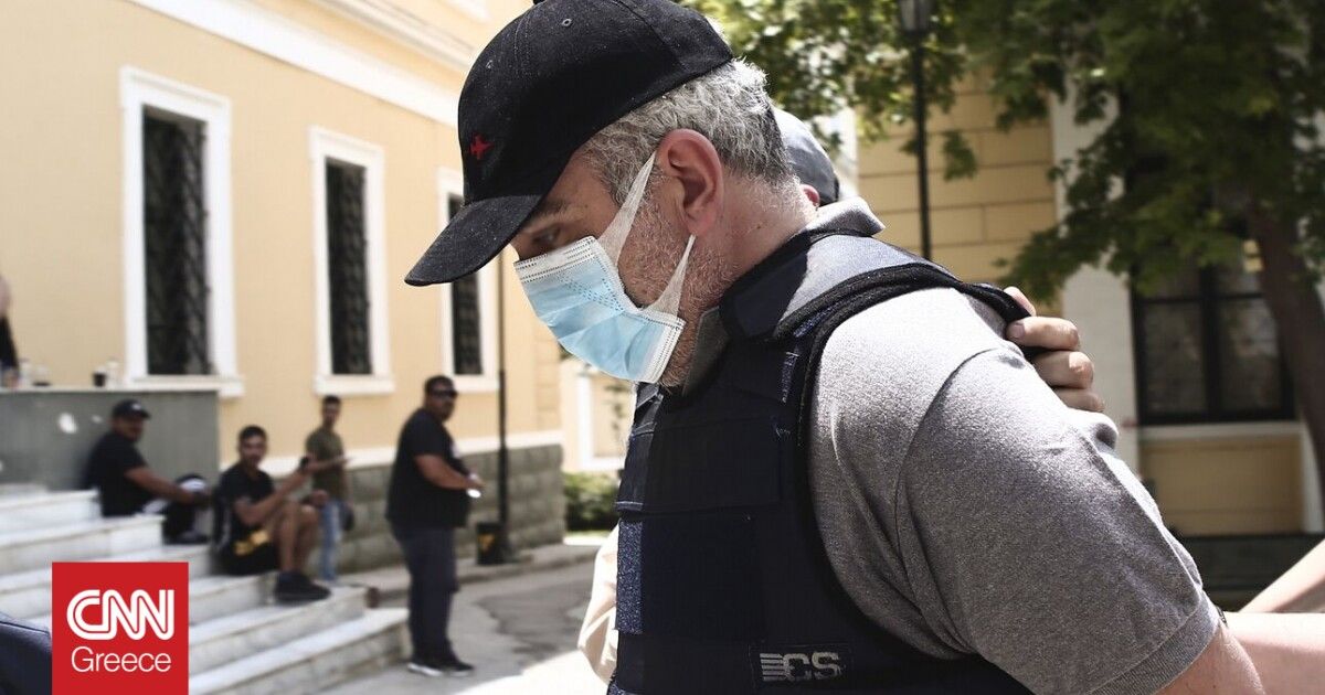Δίκη «ψευτογιατρού»: Έσπασε την καραντίνα και πήγε στο δικαστήριο - CNN.gr