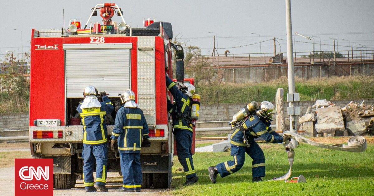 Φωτιά στην Παιανία σε καταυλισμό Ρομά: Επί ποδός η Πυροσβεστική - CNN.gr