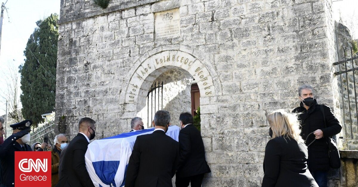 Κάρολος Παπούλιας: Τελευταίο ταξίδι στο Νησί της λίμνης των Ιωαννίνων ...