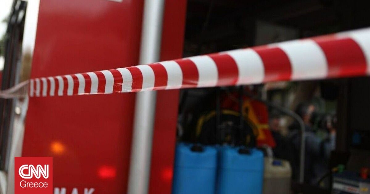 Φωτιά σε εγκαταλελειμμένo σπίτι επί της Χαριλάου Τρικούπη - CNN.gr