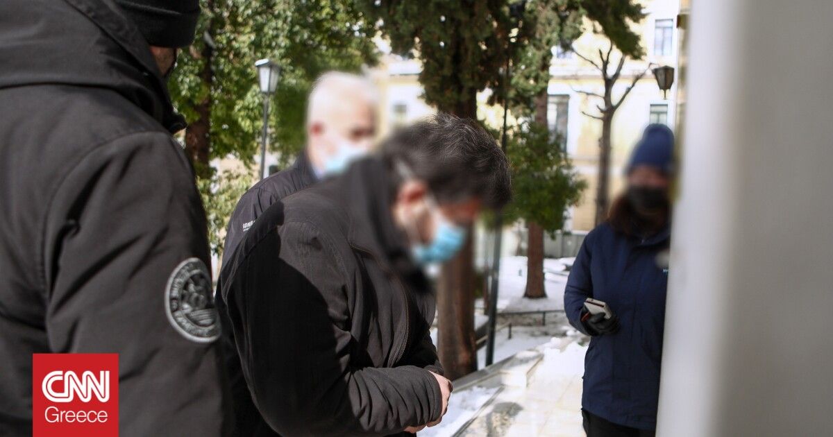 Αποκαλύψεις για τον προφυλακισμένο ιερέα: Καλούσε ιερόδουλες σε ...