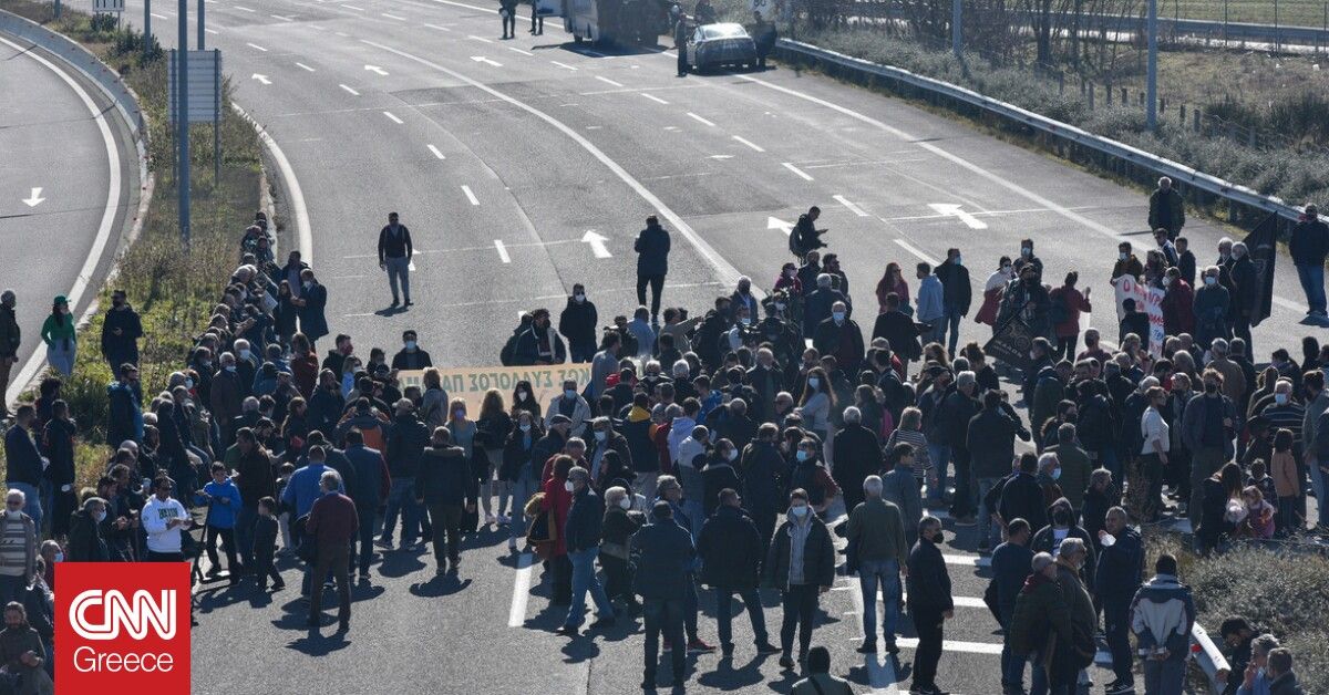 Μπλόκο Νίκαιας: Εικόνες από τον αποκλεισμό της Εθνικής από τους αγρότες ...