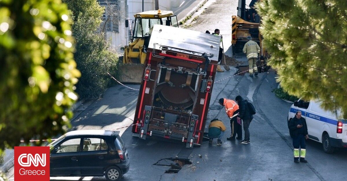 «Άνοιξε» η γη στον Άλιμο: Ακινητοποίηση απορριμματοφόρου λόγω καθίζησης ...