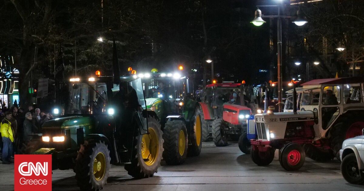Αγρότες Θεσσαλίας: Στο κέντρο της Λάρισας παρατάχθηκαν τα τρακτέρ (pics ...