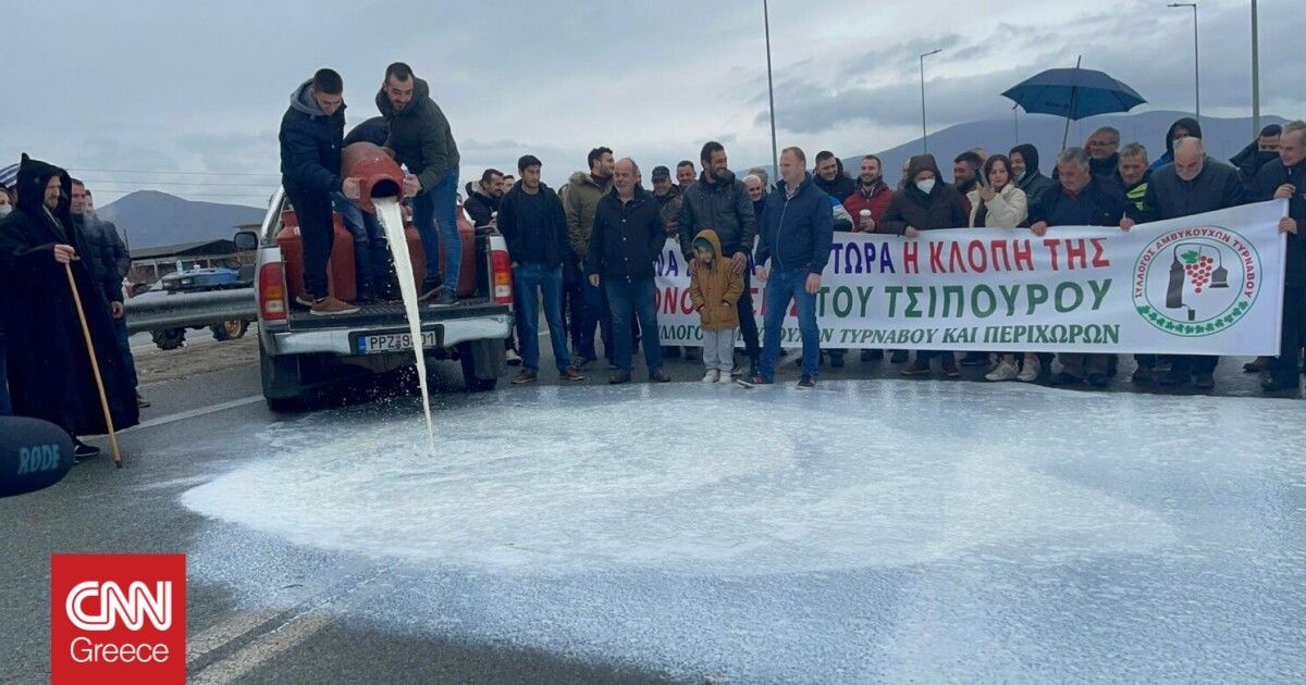 Παραγωγοί απέκλεισαν την Εθνική Οδό Λάρισας - Κοζάνης: Έχυσαν γάλα ...