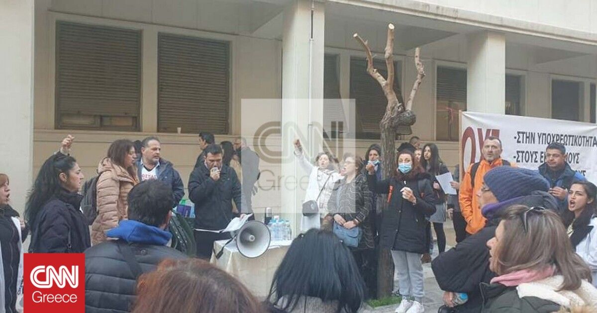 Κορωνοϊός: Διαμαρτυρία υγειονομικών έξω από το υπουργείο Υγείας - CNN.gr