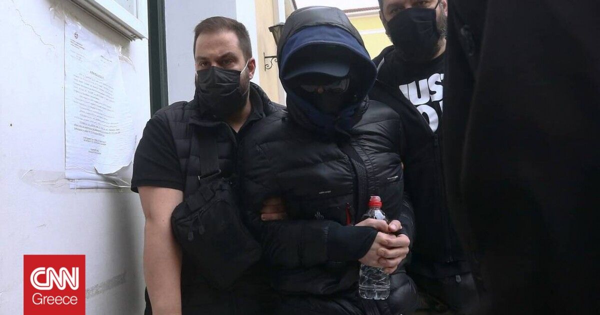 Μένιος Φουρθιώτης: Οδηγείται στις φυλακές Ναυπλίου - CNN.gr