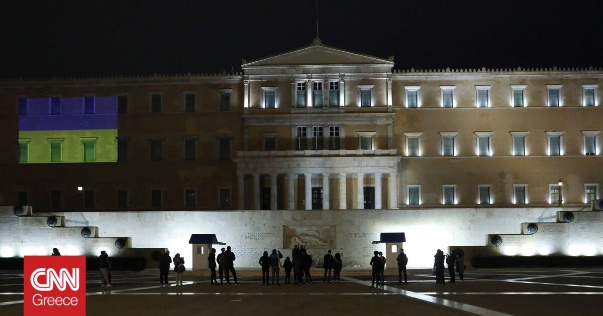 Με τη σημαία της Ουκρανίας φωταγωγήθηκε το Σάββατο η Βουλή των Ελλήνων ...