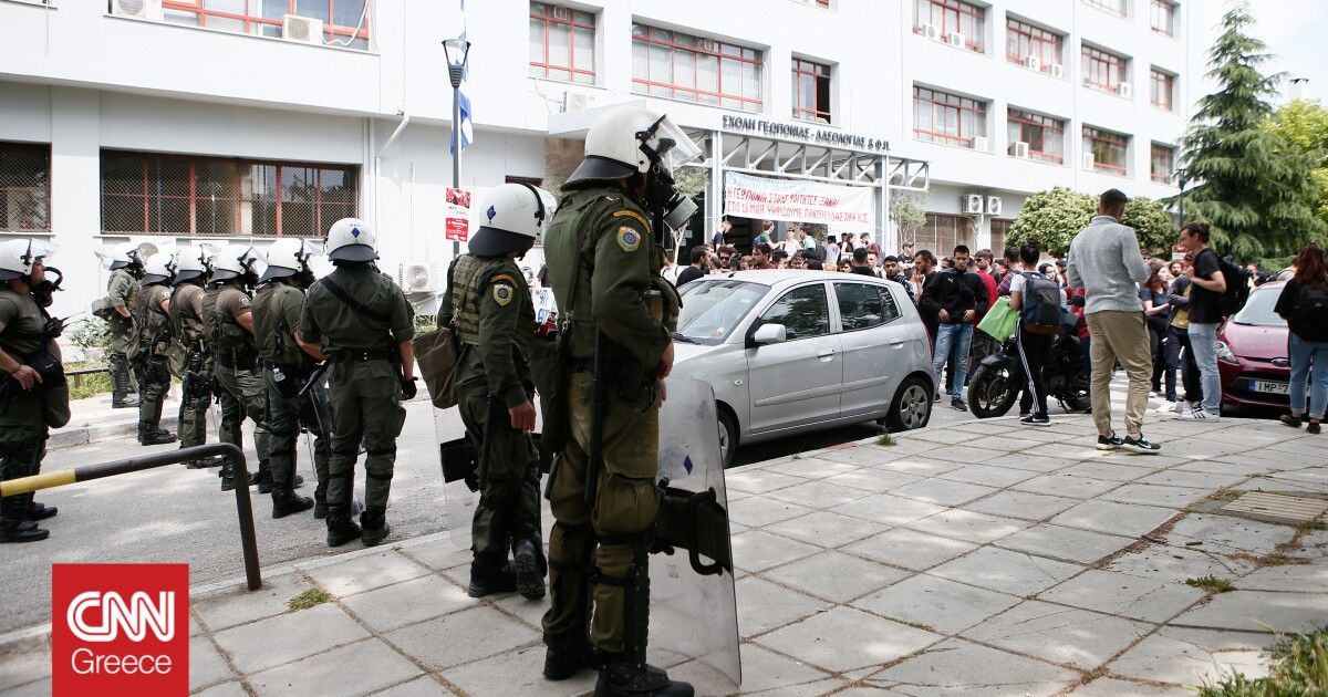 Θεσσαλονίκη: Πορεία διαμαρτυρίας κατά της αστυνομικής παρουσίας στο ΑΠΘ ...