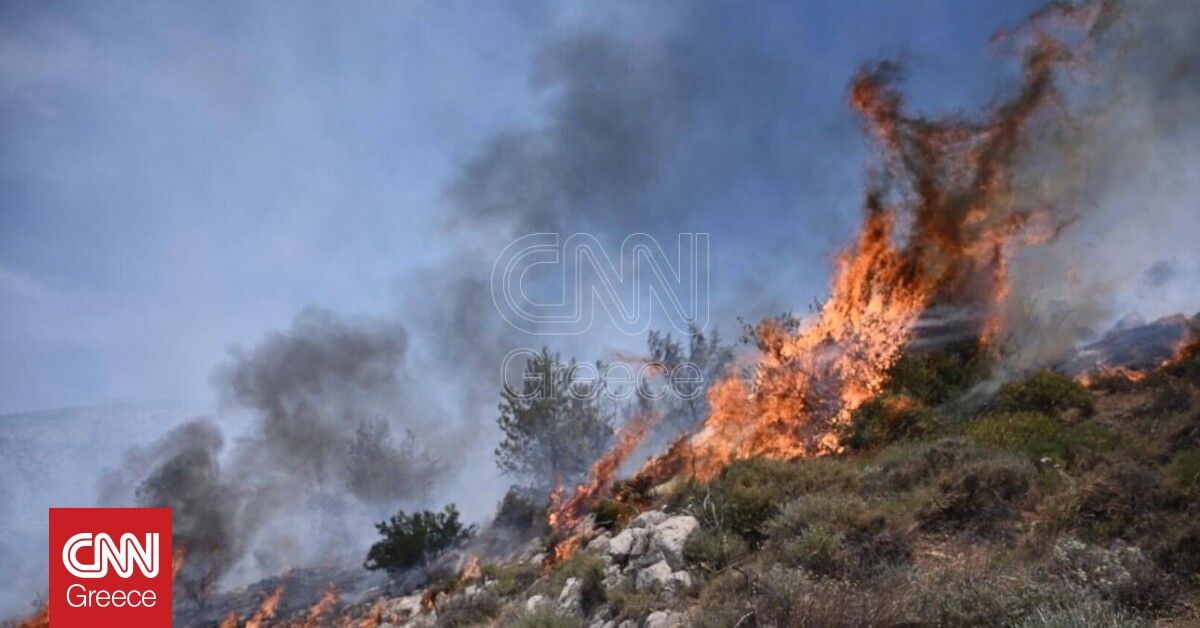Οι πρώτες εικόνες από την μεγάλη φωτιά στη Γλυφάδα - CNN.gr