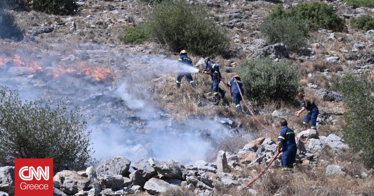 Υπό μερικό έλεγχο η φωτιά στη Γλυφάδα: Δεν απειλήθηκαν κατοικίες - CNN.gr