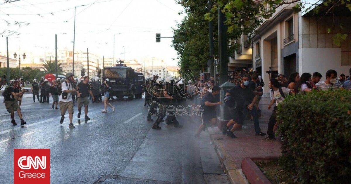 Επεισόδια στο Σύνταγμα για την απόρριψη αποφυλάκισης του Γ. Μιχαηλίδη ...
