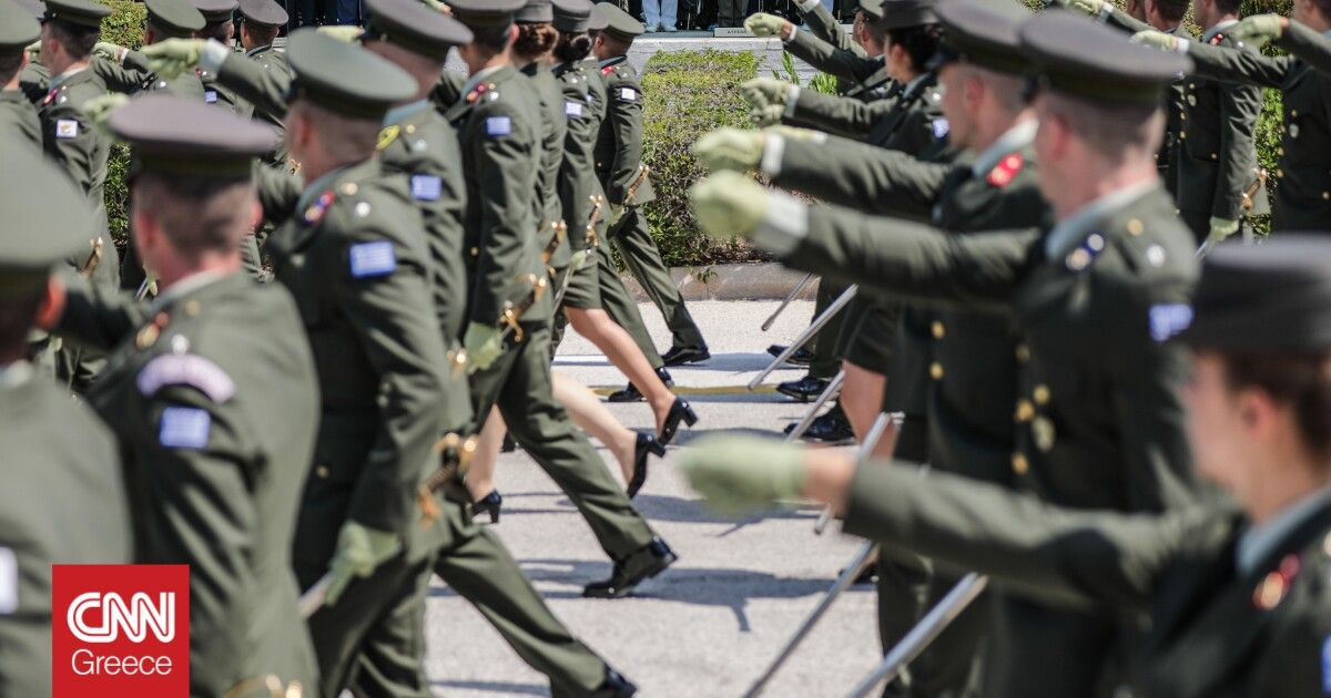 Συντάξεις: Τι ισχύει για τους ένστολους - Ποιοι ευνοούνται - CNN.gr