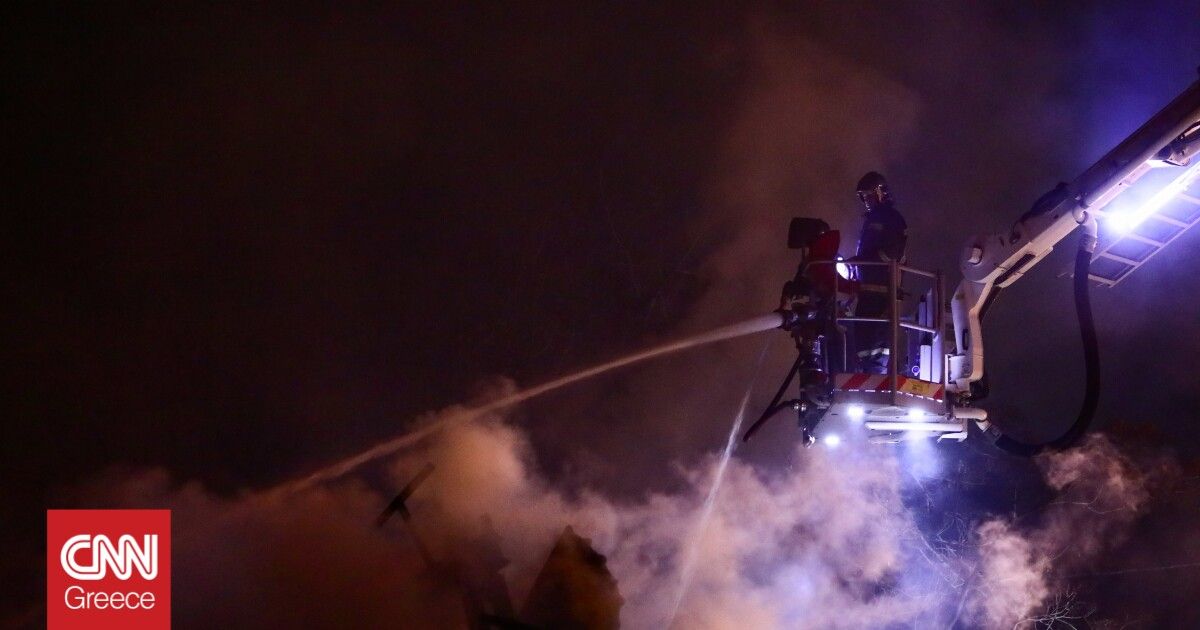 Συναγερμός στην Εύβοια: Φωτιά σε εργοστάσιο στα Ψαχνά - CNN.gr