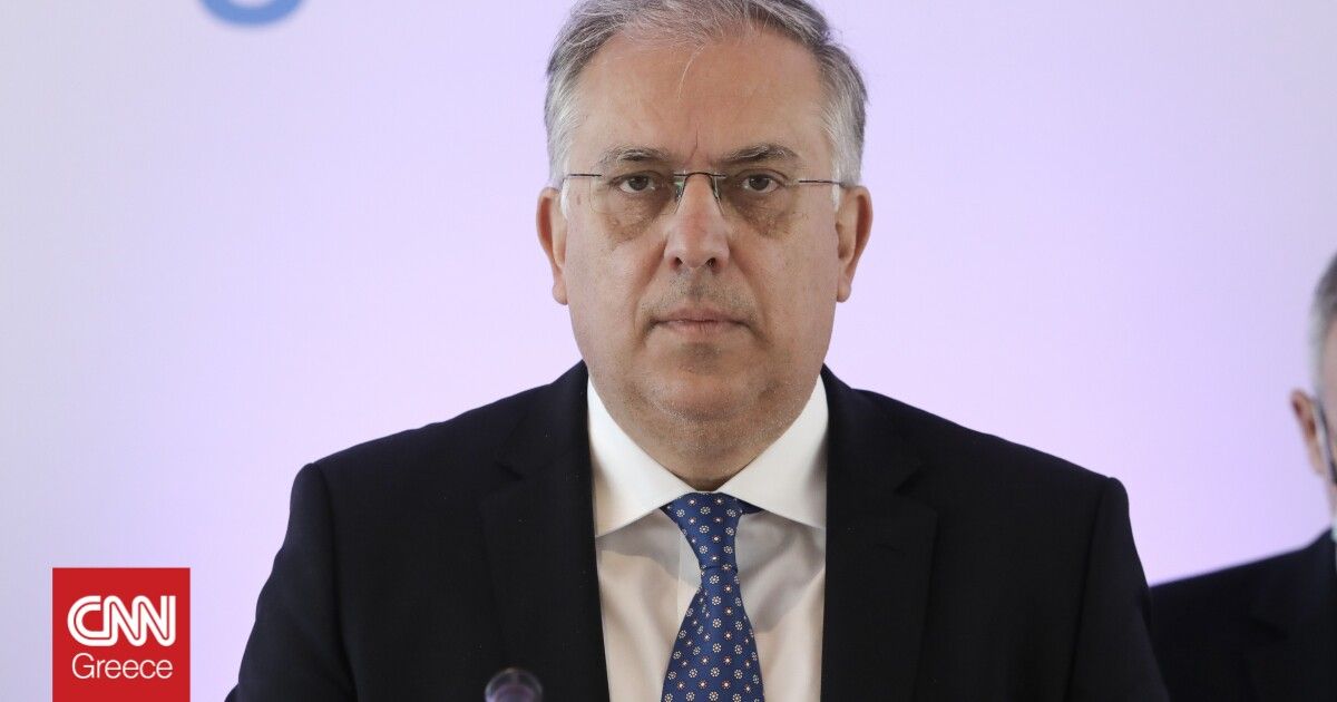 Επίθεση με πέτρες και μπογιές στο γραφείο του Τάκη Θεοδωρικάκου - CNN.gr