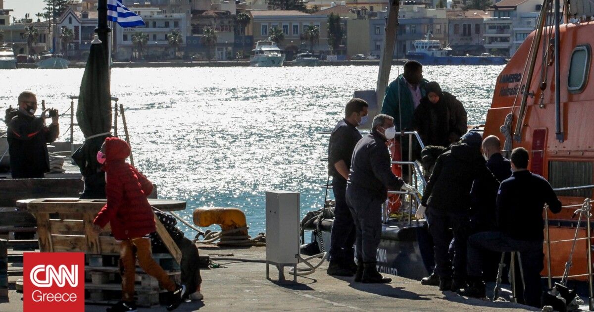 Διάσωση 56 μεταναστών – Έφτασαν στο λιμάνι της Ηγουμενίτσας - CNN.gr