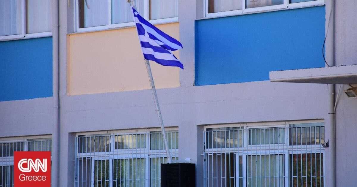 Αγρίνιο: Επεισόδιο σε Λύκειο μεταξύ μαθητών και καθηγητών - CNN.gr