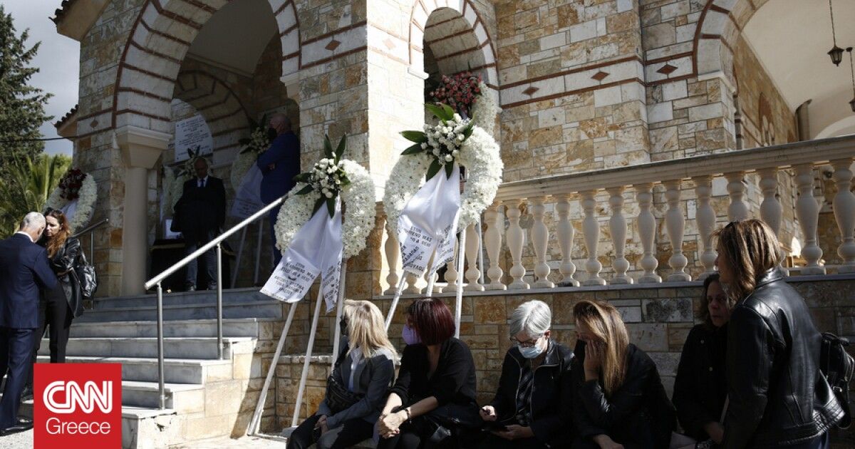 Αντώνης Σκυλλάκος: Συγκίνηση στην κηδεία του δημοσιογράφου - CNN.gr