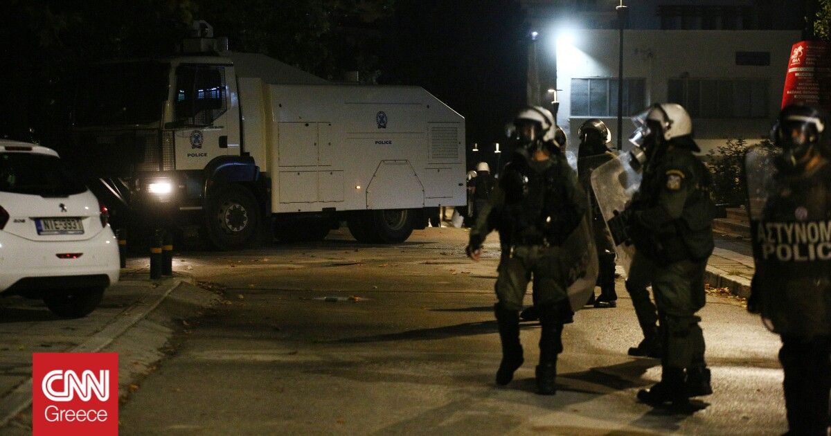 Επέτειος Πολυτεχνείου: Ένταση τα ξημερώματα έξω από το ΑΠΘ - CNN.gr