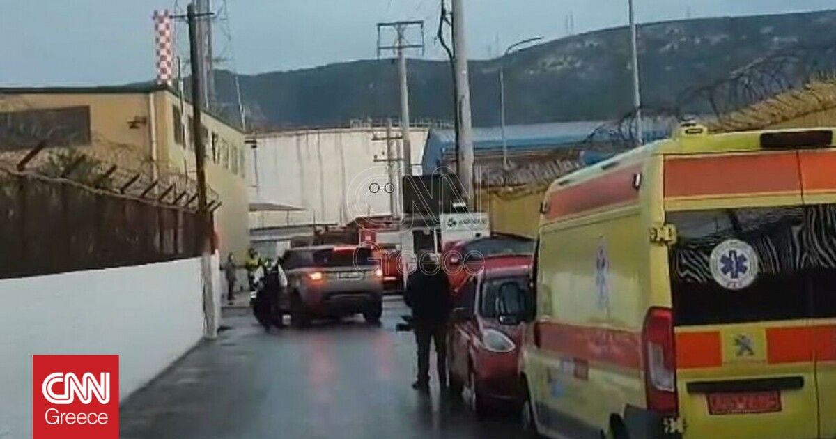 Ασπρόπυργος: Υπό πλήρη έλεγχο η φωτιά στο εργοστάσιο αποβλήτων - CNN.gr