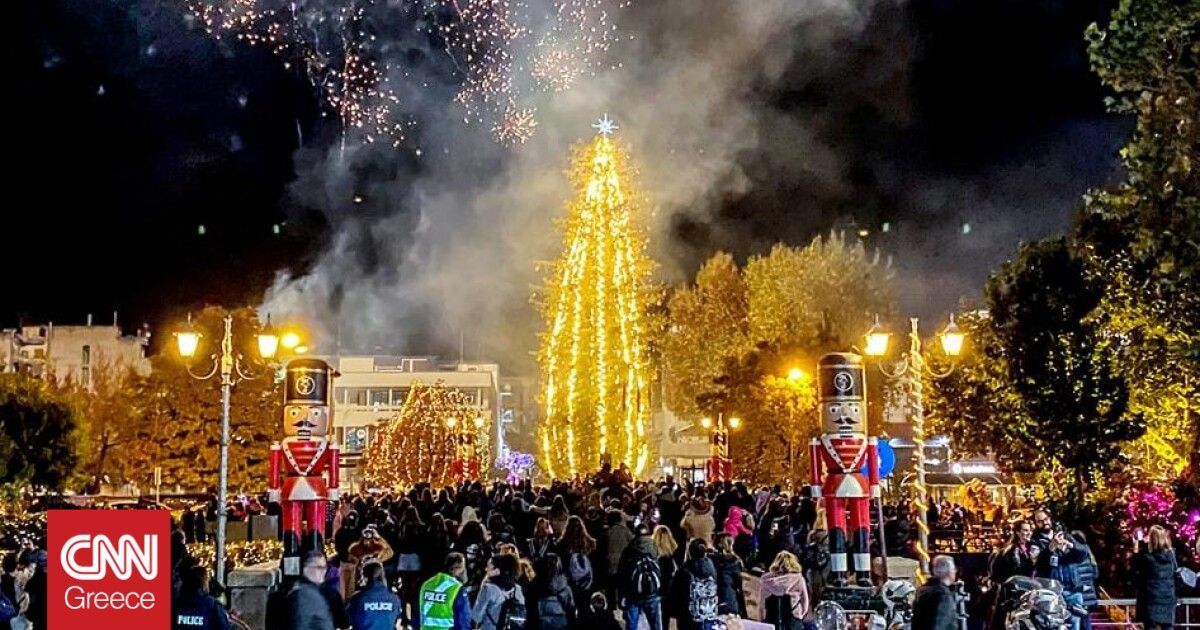 Χριστούγεννα: Στα Τρίκαλα το μεγαλύτερο γιορτινό έλατο της Ελλάδας - CNN.gr