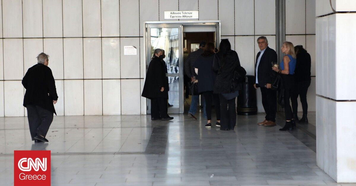 Δίκη για Μάτι: Συγγενείς τοποθέτησαν φωτογραφίες θυμάτων στα καθίσματα ...