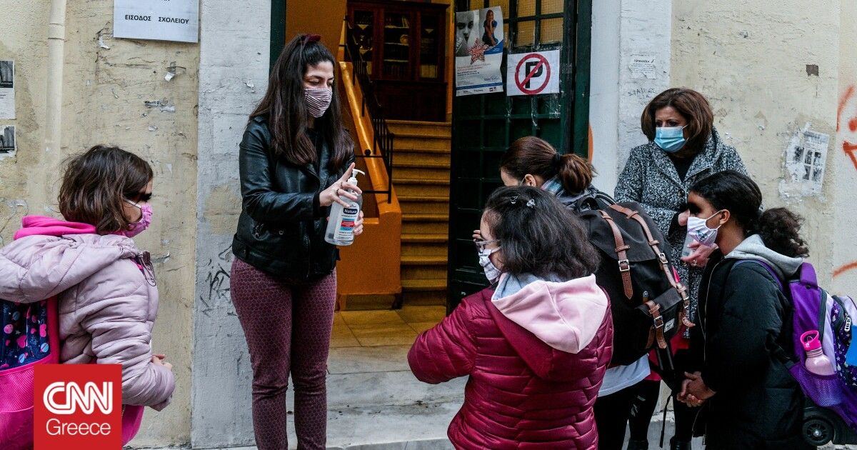 Τριπλή απειλή ιώσεων στα σχολεία: «Να επανέλθει η χρήση μάσκας στα ...
