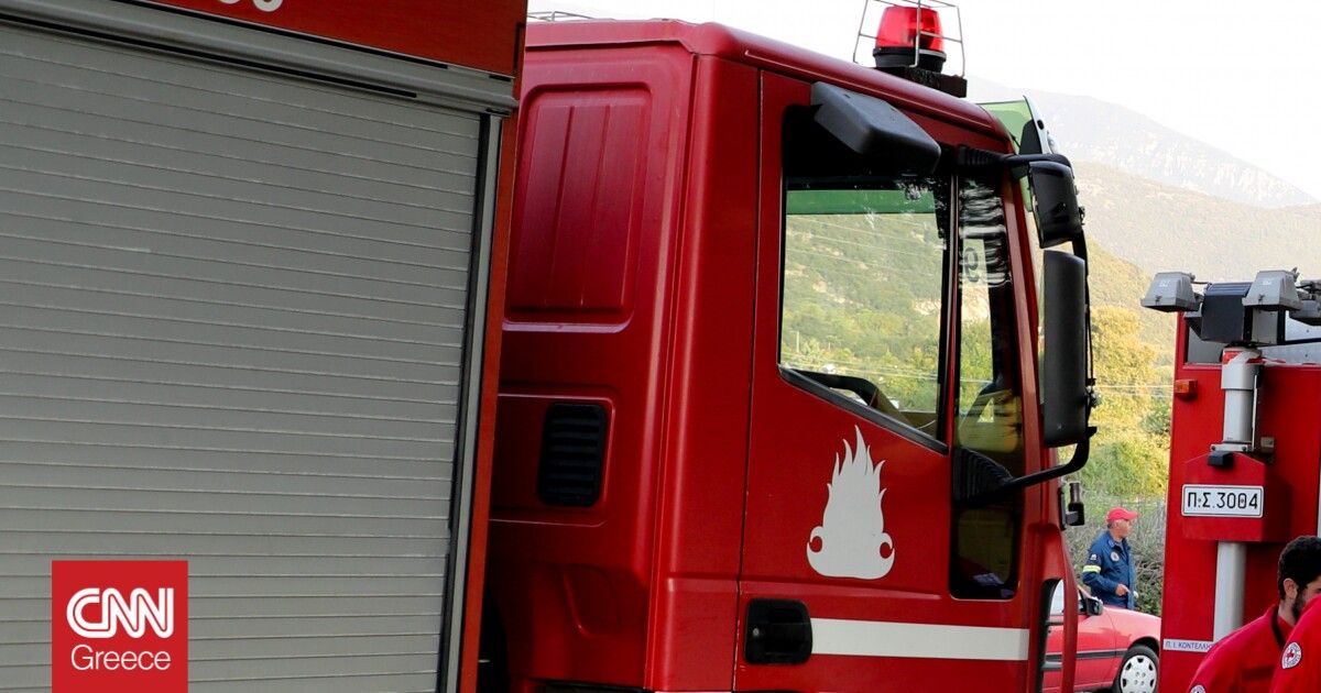 Φωτιά σε κτήριο στην Αθήνα - Κλειστή η Λιοσίων - CNN.gr