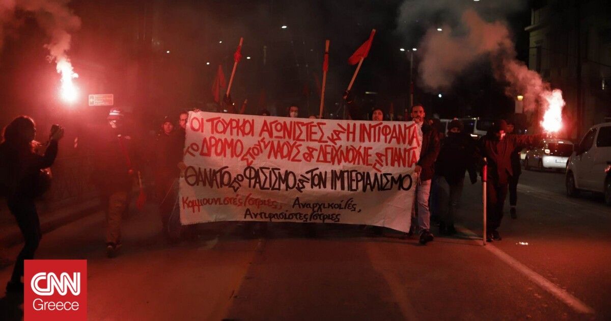 Επεισόδια σε παράλληλη αντιφασιστική πορεία και συγκέντρωση της Χρυσής ...
