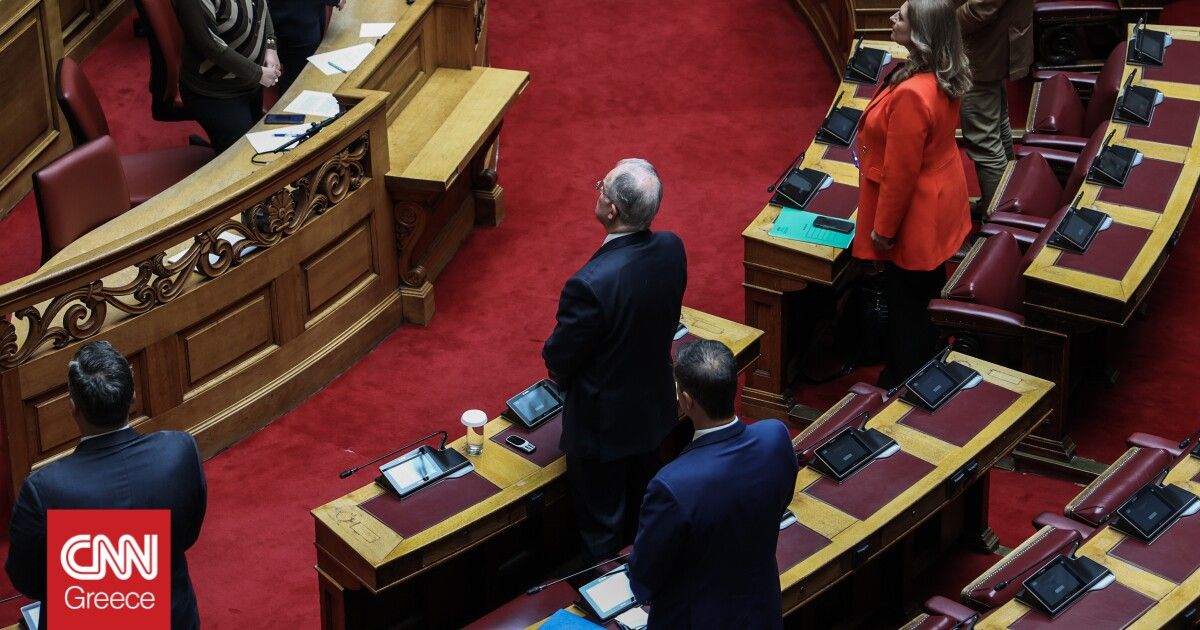 Ενός λεπτού σιγή στη μνήμη των πεσόντων στα Ίμια τήρησε η Βουλή - CNN.gr