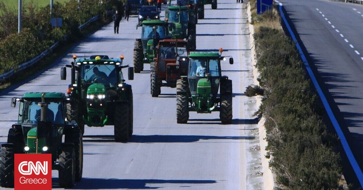 Λάρισα: Μπλόκο αγροτών με τρακτέρ στον Πλατύκαμπο - CNN.gr