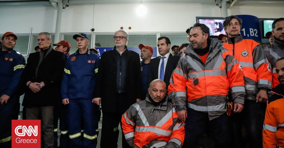 ΕΜΑΚ: Καρέ - καρέ η θερμή υποδοχή των Ελλήνων διασωστών από την Τουρκία ...