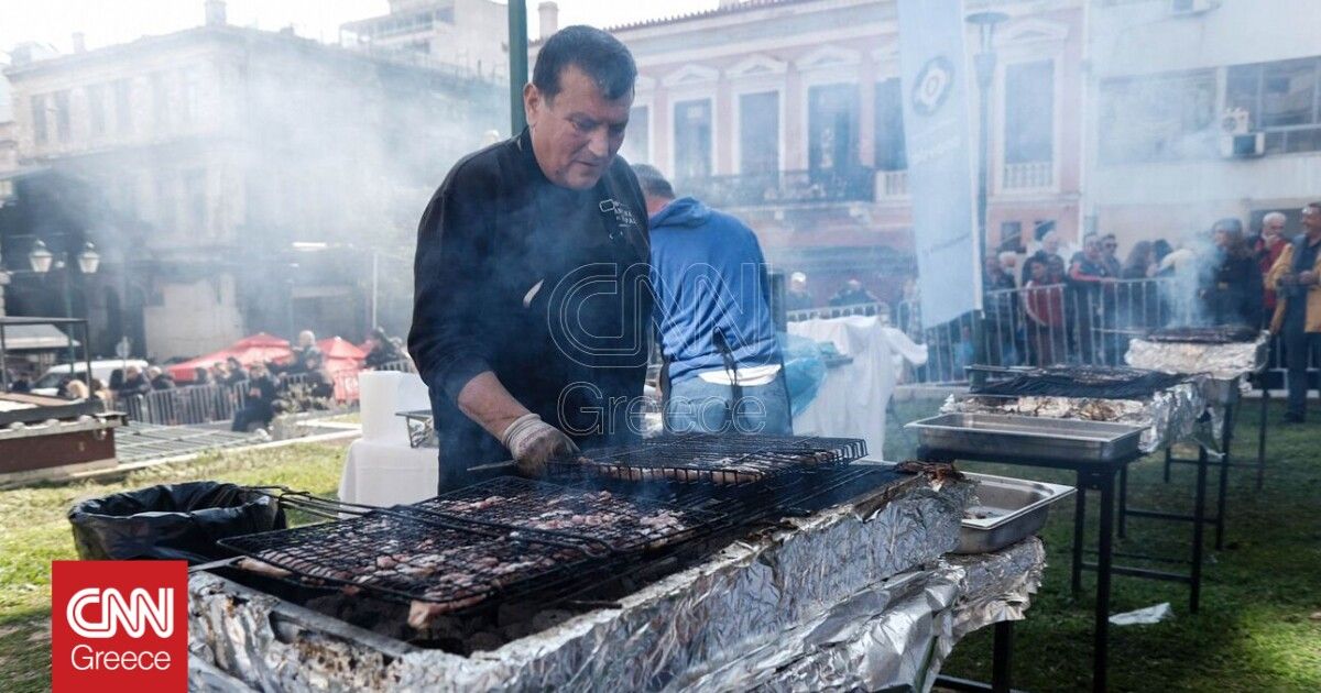 Τσικνοπέμπτη 2023: Το «τσικνίζουν» οι Αθηναίοι - Πλήθος κόσμου στη ...