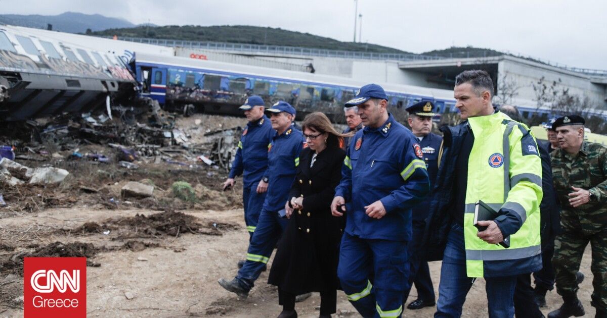Σύγκρουση τρένων στα Τέμπη: Στο σημείο της τραγωδίας η Κατερίνα ...