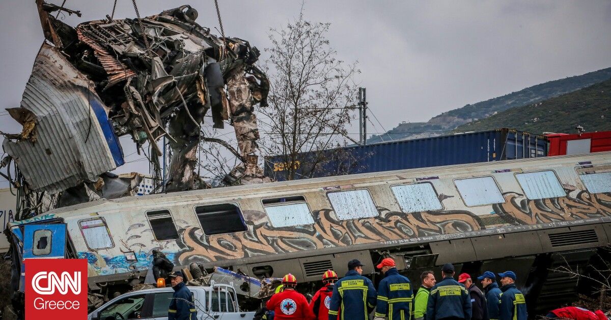 Σύγκρουση τρένων στα Τέμπη: Εικόνες από το σημείο της τραγωδίας - Η ...