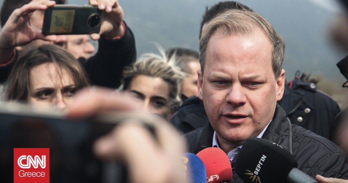 Σύγκρουση τρένων στα Τέμπη: Παραιτήθηκε ο υπουργός Μεταφορών Κώστας ...