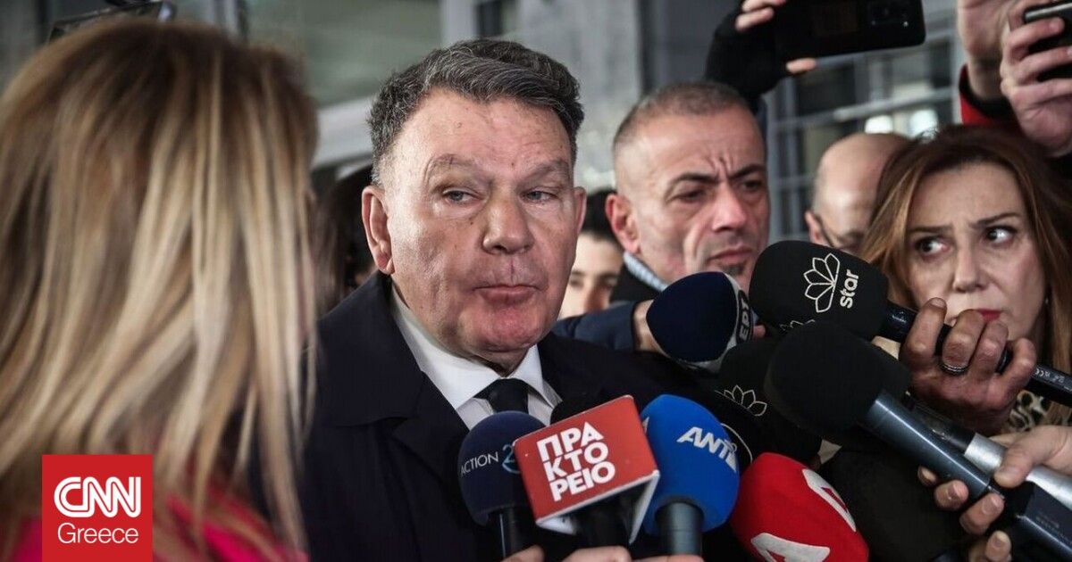 Τέμπη: Ο Αλέξης Κούγιας αναλαμβάνει κι άλλους συγγενείς θυμάτων - CNN.gr