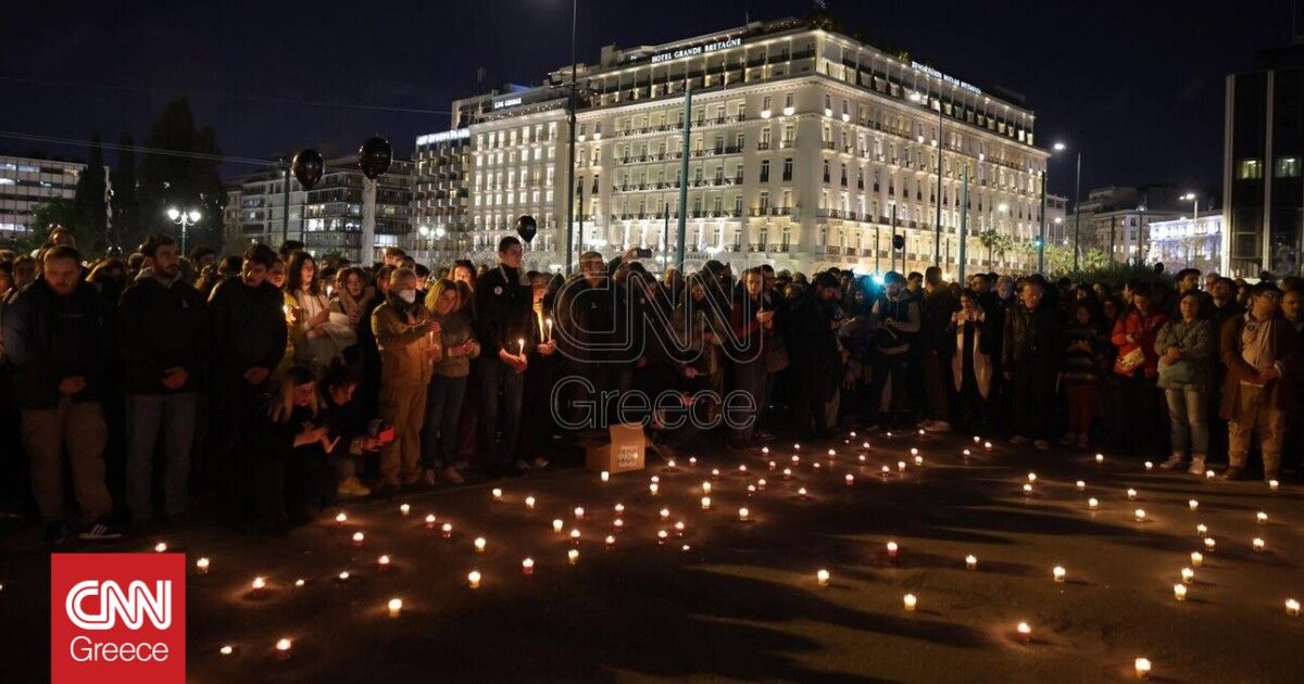 Συγκέντρωση στην Αθήνα για την τραγωδία στα Τέμπη - Μαύρα μπαλόνια στη ...