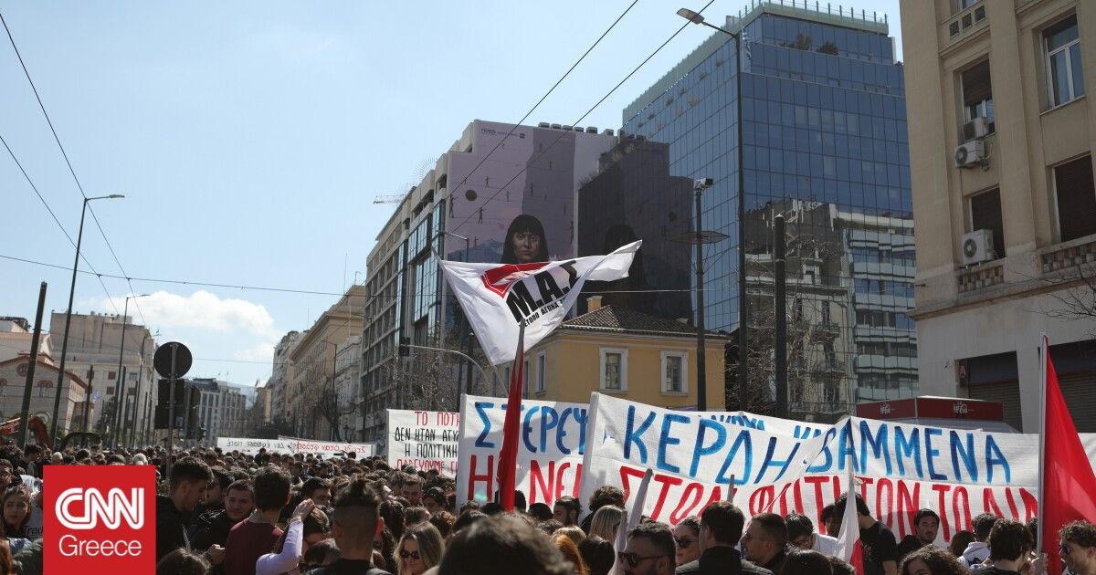 Συλλήψεις στο κέντρο της Αθήνας: Φωτοβολίδες και όπλο-ρέπλικα σε ...
