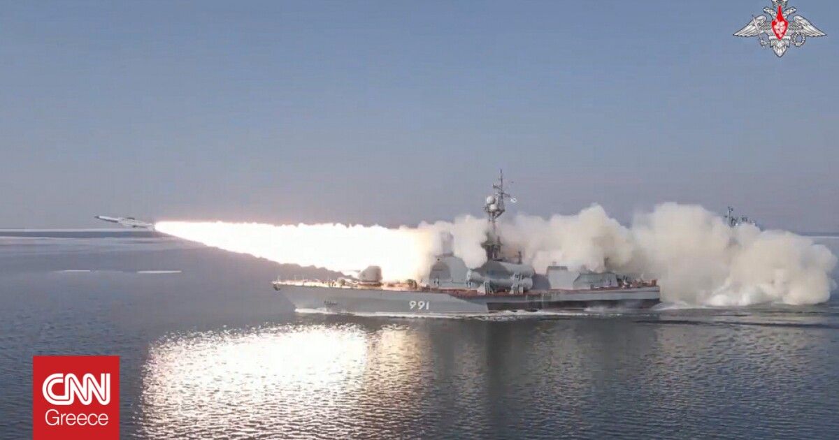 Ρωσικοί πύραυλοι έπληξαν ομοίωμα πλοίου στη Θάλασσα της Ιαπωνίας - CNN.gr