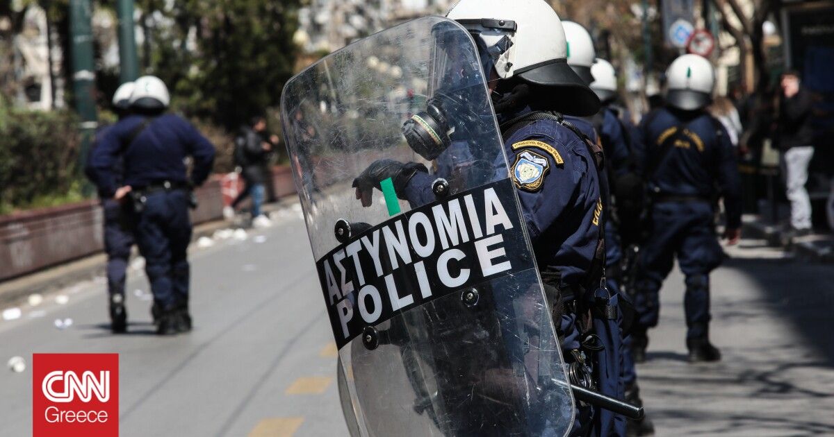 Συνελήφθη ο αστυνομικός που πυροβόλησε στον αέρα έξω από την ΑΣΟΕΕ ...