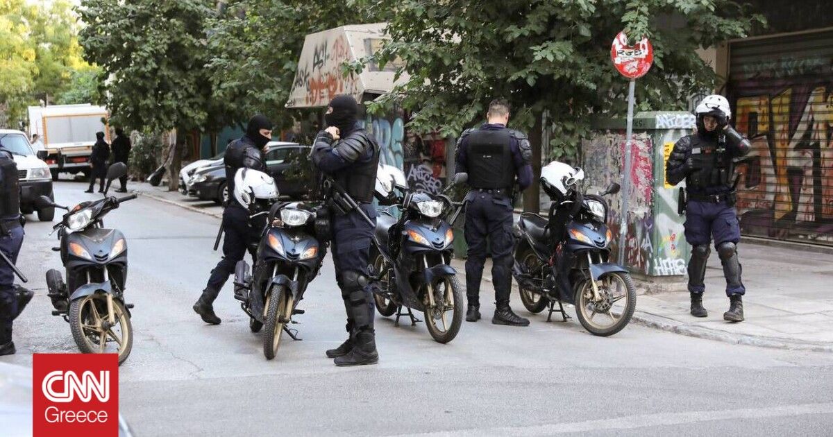 Αστυνομική επιχείρηση για την εκκένωση θεάτρου στην Ακαδημίας - 10 ...