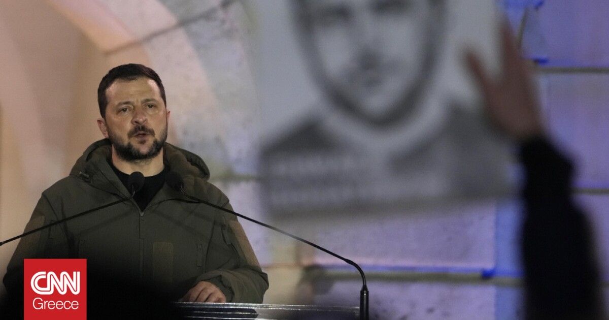 Ζελένσκι: Η ουκρανική σημαία να επιστρέψει στην Κριμαία - CNN.gr