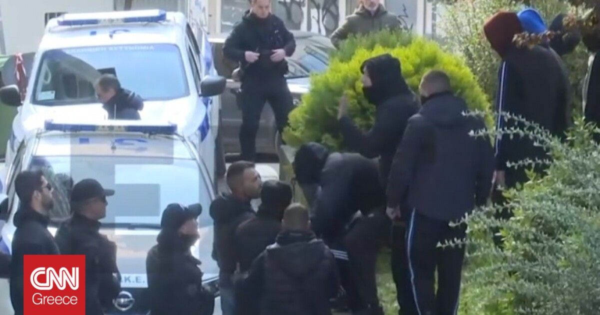 Ένταση στα Ιωάννινα: Επιτέθηκαν στους συλληφθέντες για την αιματηρή ...