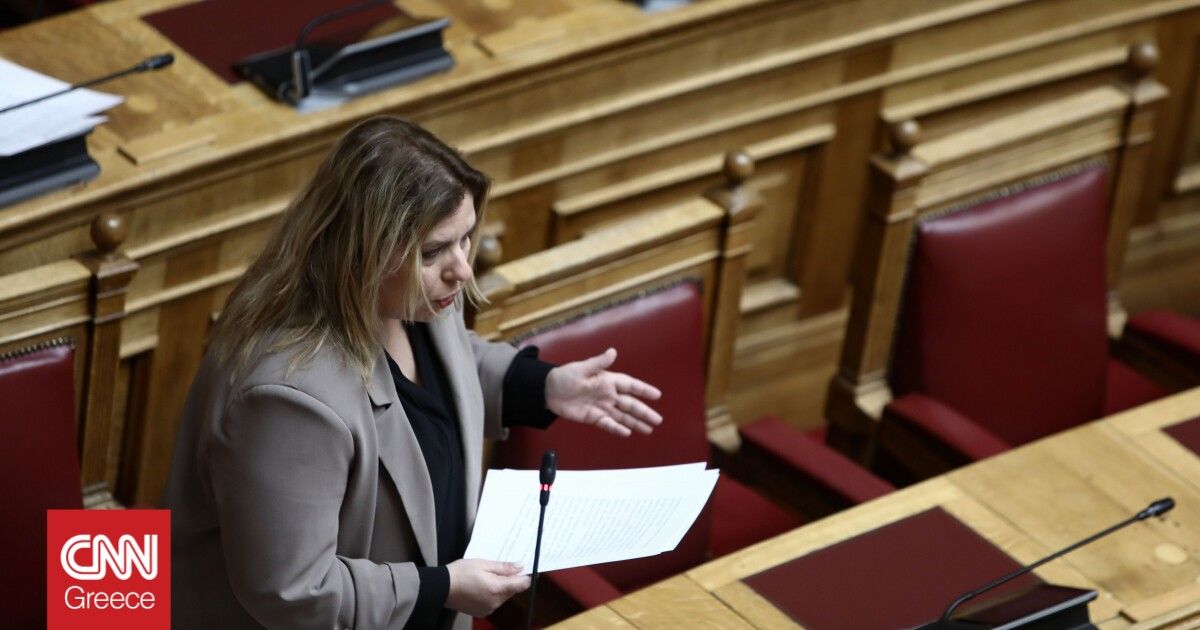 Συρεγγέλα: Με το Panic Button ενισχύουμε το «οπλοστάσιό» μας απέναντι στη βία - CNN.gr