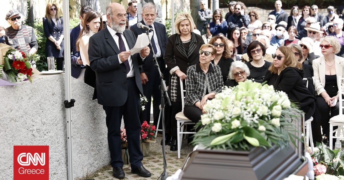 Συγκίνηση στην πολιτική κηδεία της Μυρσίνης Ζορμπά - Ο αποχαιρετισμός ...
